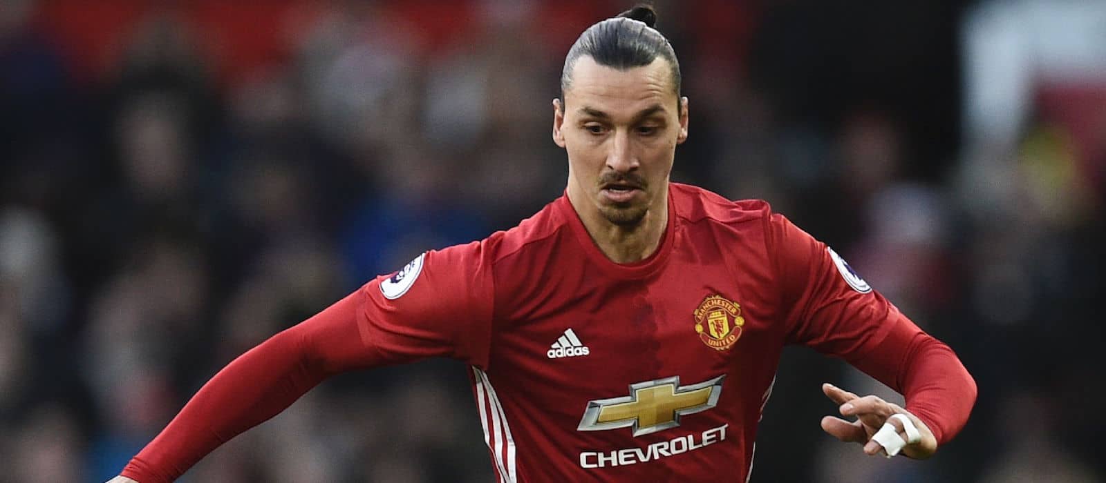 Zlatan Ibrahimovic set to sign new Manchester United contract this ...