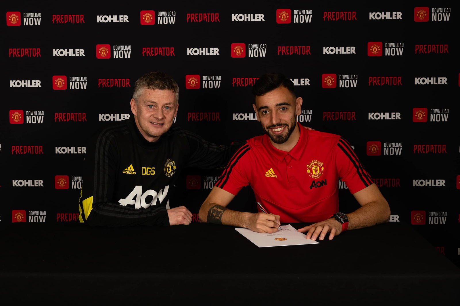 It's official: Bruno Fernandes signs for Manchester United - Man United ...