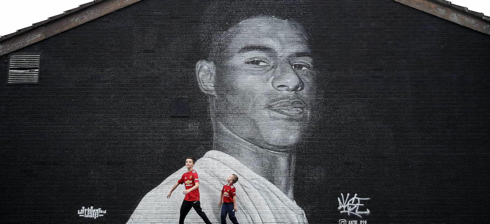 Mural of Manchester United's Marcus Rashford defaced with sickening ...