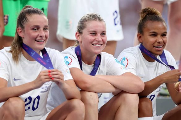 Manchester United join race to sign Evie Rabjohn from Aston Villa - Man ...