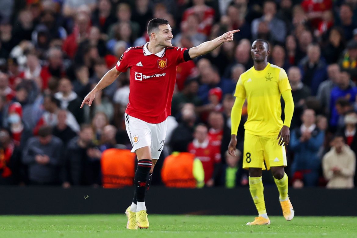 Fabrizio Romano confirms Diogo Dalot has signed new Manchester United ...