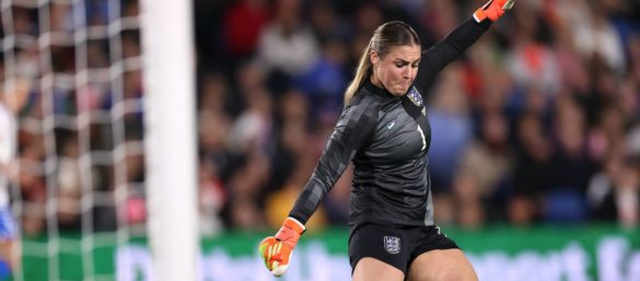 Karen Carney praises Mary Earps despite sitting out final Lionesses game - Man United News And ...
