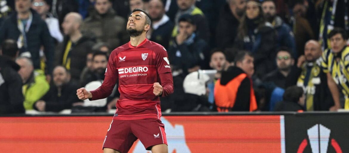 Here we go: Manchester United's Alex Telles joins Al-Nassr on a ...