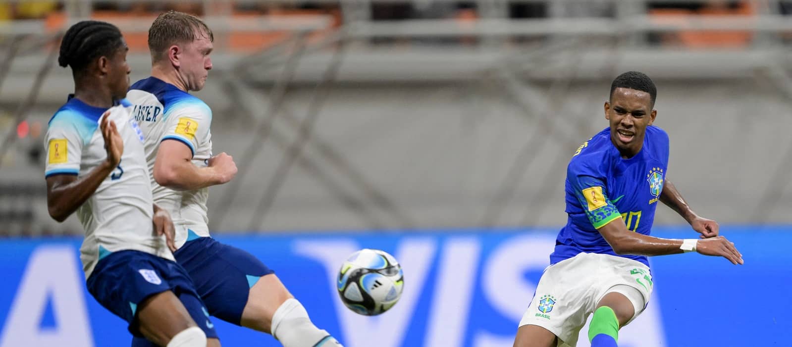 Manchester United among European elite chasing Messinho's signature ...