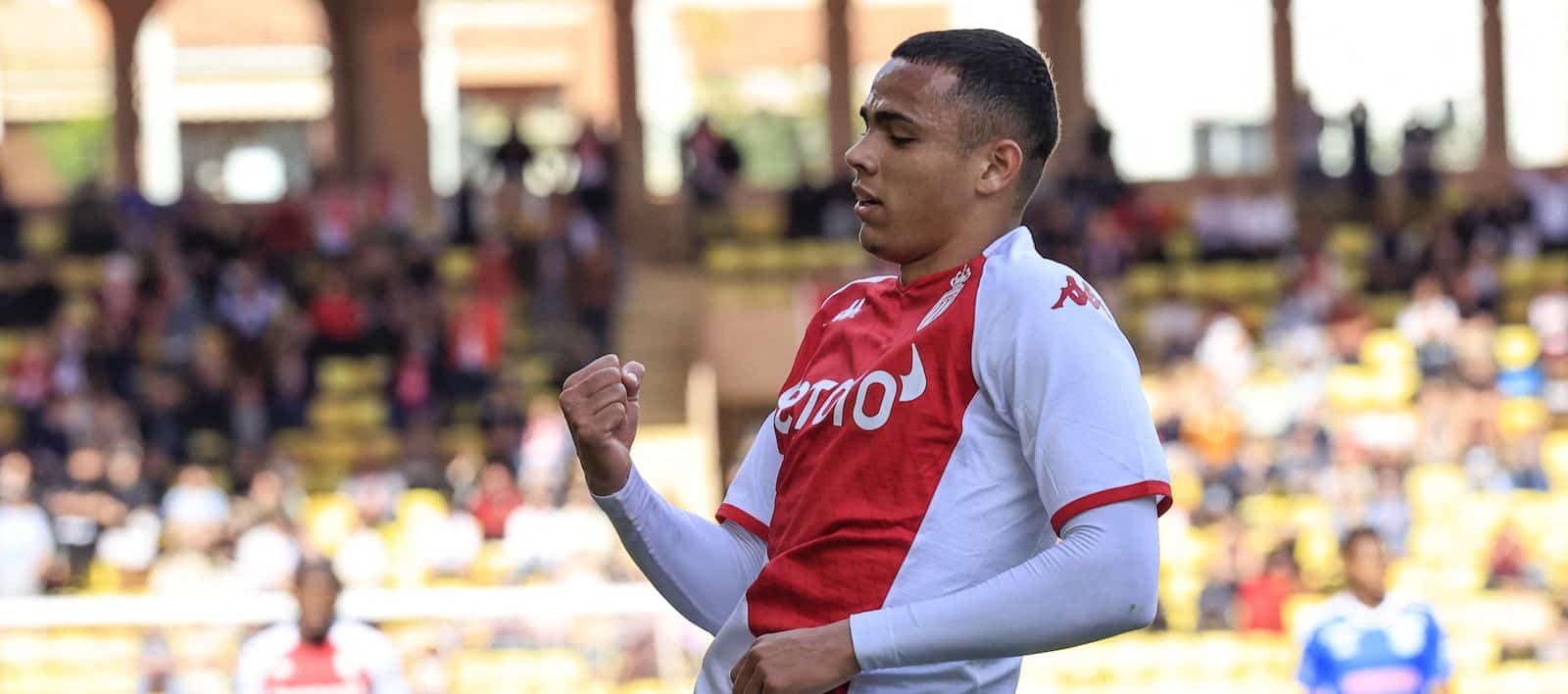 Manchester United back in the race for in-demand Vanderson - Man United ...