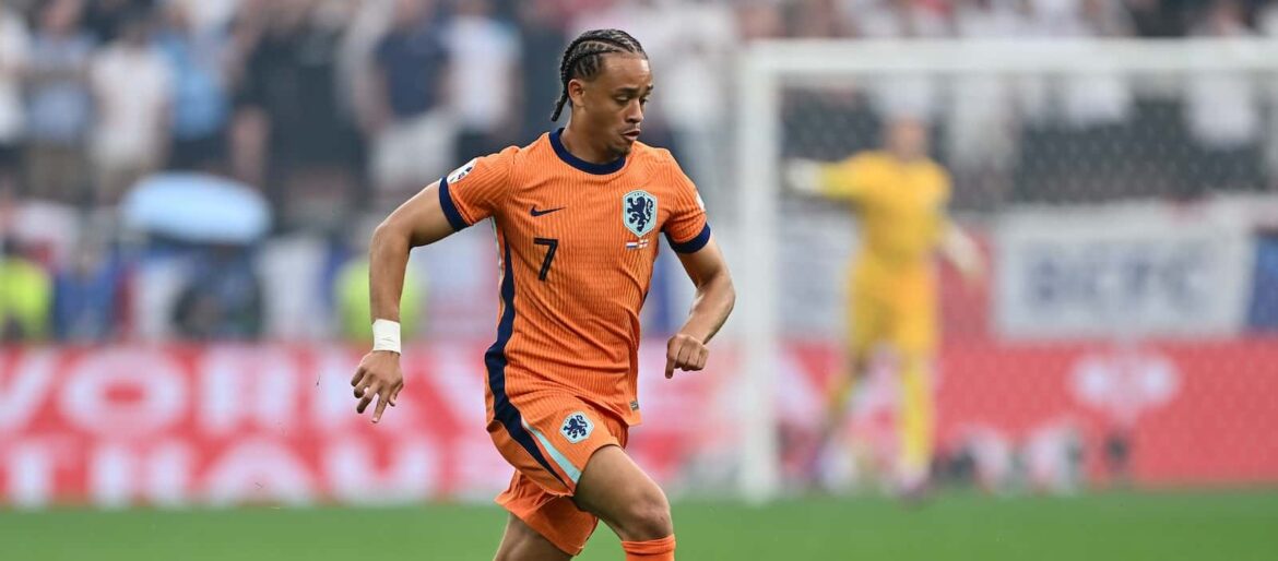 Manchester United in pole position for Xavi Simons after Liverpool ...