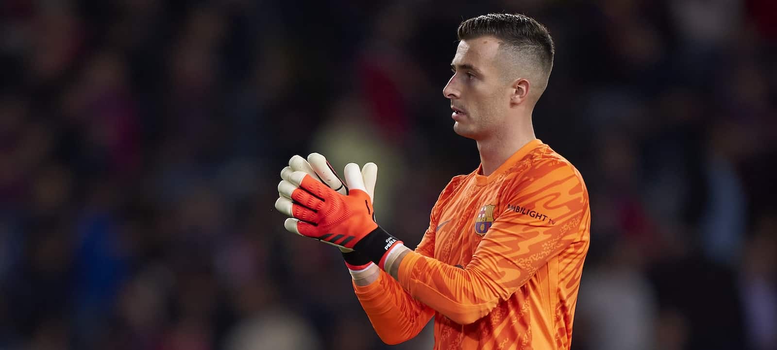 Manchester United "had already signed" Barcelona keeper Iñaki Peña ...