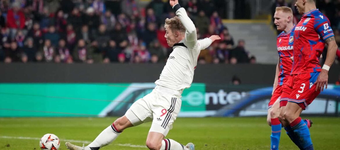 Rasmus Hojlund scores match-winning brace to give Manchester United ...