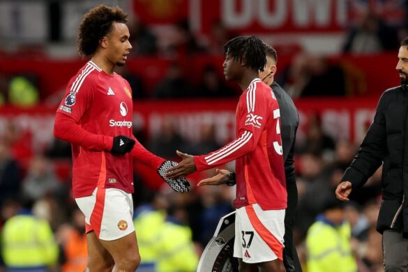 Louis van Gaal warns players about complacency and Victor Vasquez - Man ...