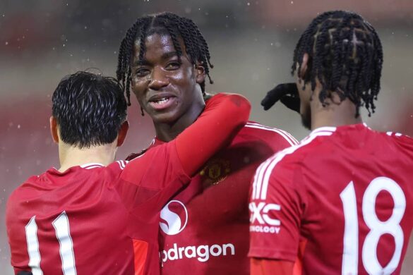 Picture: Man United youngster Reece Munro signs his first professional ...