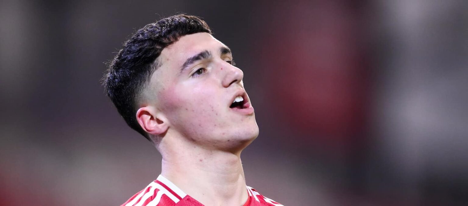 Swindon Town boss fires stark warning to James Scanlon after worrying ...
