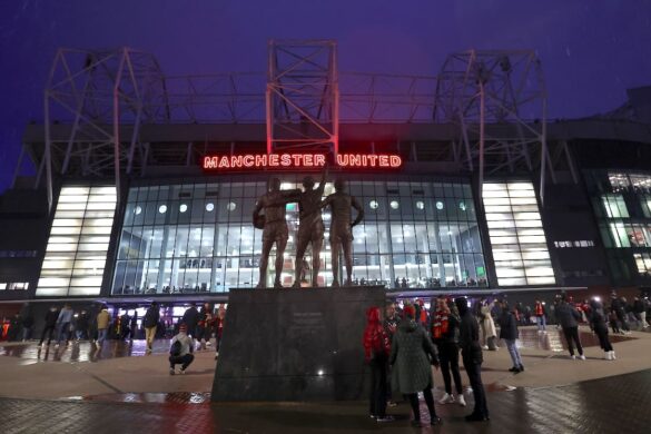 Picture: Man United youngster Reece Munro signs his first professional ...