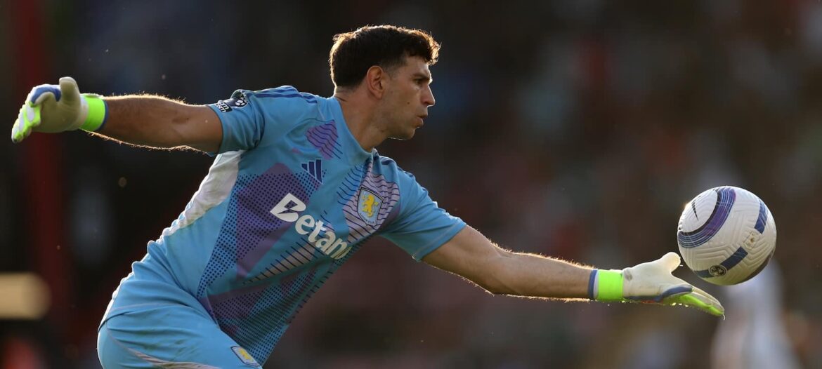 Emiliano Martinez deal failed due to Jadon Sancho - Man United News And ...